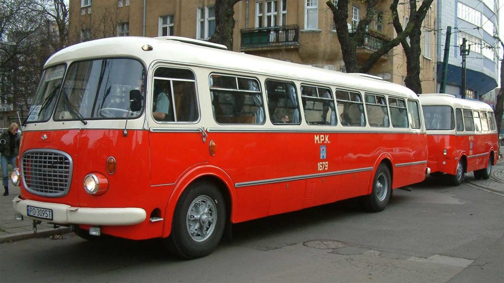 stary autobus Archives - Kolonie dla dzieci